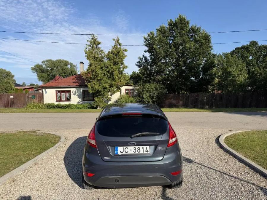 Pelēks Ford Fiesta 2012 Ventspils, ar dzinēja tilpumu 1.20 L un nobraukumu 121 tūkst. km par 2100 €, foto 6 vietnē AUTOMOTO.COM.LV