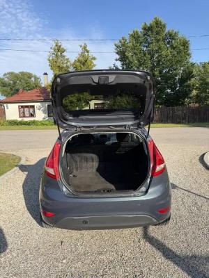 Pelēks Ford Fiesta 2012 Ventspils, ar dzinēja tilpumu 1.20 L un nobraukumu 121 tūkst. km par 2100 €, foto 13 vietnē AUTOMOTO.COM.LV