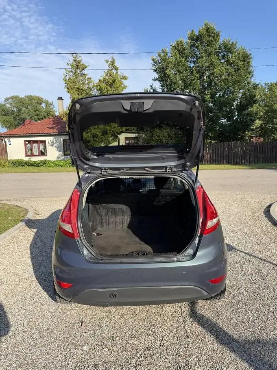 Pelēks Ford Fiesta 2012 Ventspils, ar dzinēja tilpumu 1.20 L un nobraukumu 121 tūkst. km par 2100 €, foto 13 vietnē AUTOMOTO.COM.LV