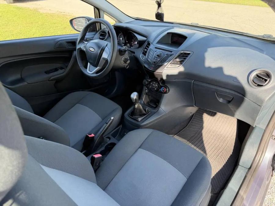 Pelēks Ford Fiesta 2012 Ventspils, ar dzinēja tilpumu 1.20 L un nobraukumu 121 tūkst. km par 2100 €, foto 15 vietnē AUTOMOTO.COM.LV