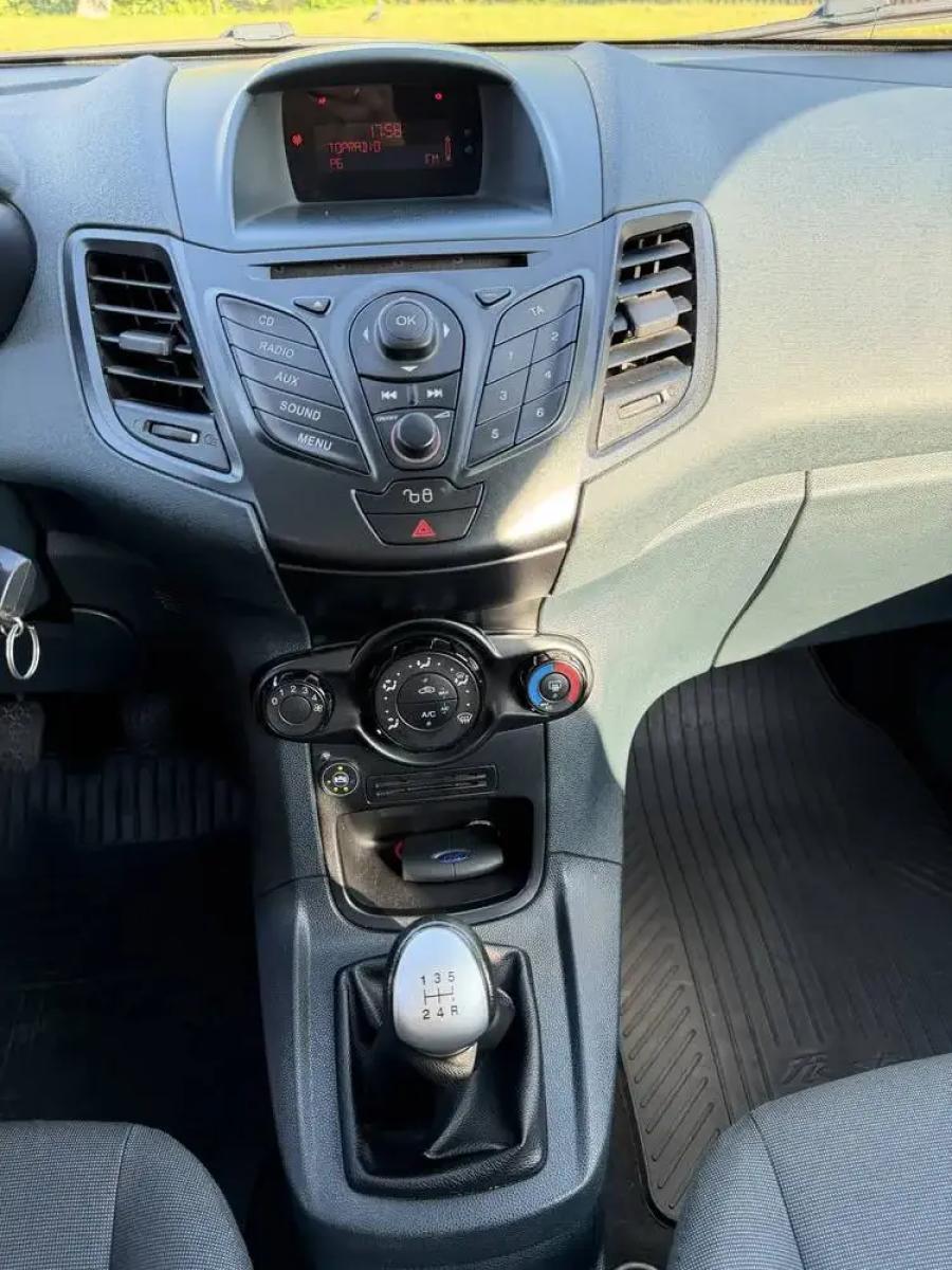 Pelēks Ford Fiesta 2012 Ventspils, ar dzinēja tilpumu 1.20 L un nobraukumu 121 tūkst. km par 2100 €, foto 16 vietnē AUTOMOTO.COM.LV