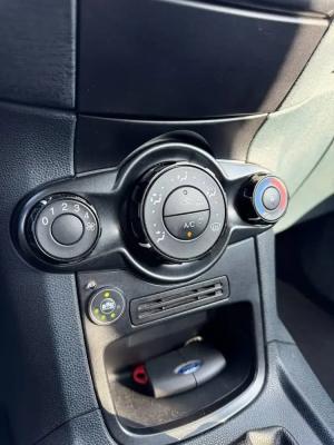 Pelēks Ford Fiesta 2012 Ventspils, ar dzinēja tilpumu 1.20 L un nobraukumu 121 tūkst. km par 2100 €, foto 17 vietnē AUTOMOTO.COM.LV
