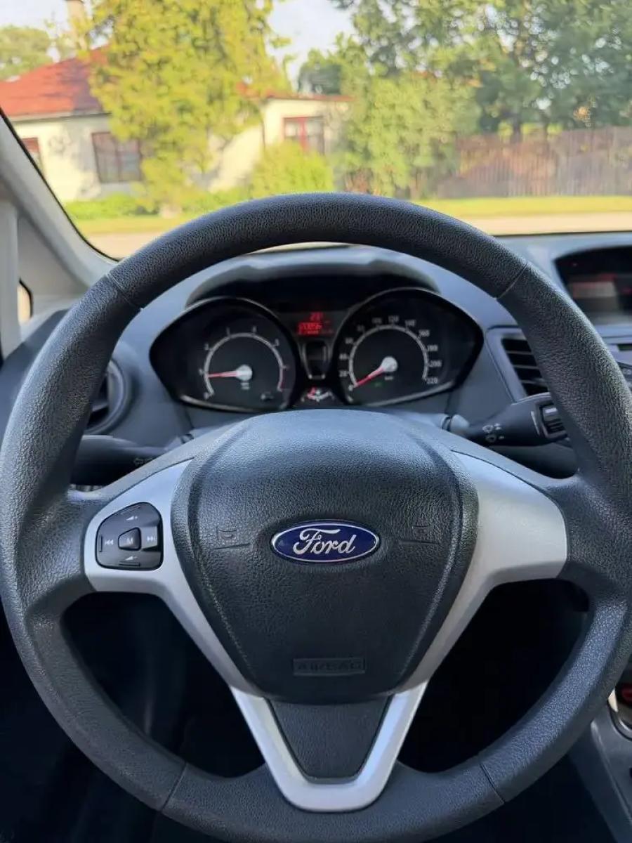 Pelēks Ford Fiesta 2012 Ventspils, ar dzinēja tilpumu 1.20 L un nobraukumu 121 tūkst. km par 2100 €, foto 18 vietnē AUTOMOTO.COM.LV
