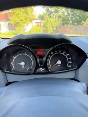 Pelēks Ford Fiesta 2012 Ventspils, ar dzinēja tilpumu 1.20 L un nobraukumu 121 tūkst. km par 2100 €, foto 19 vietnē AUTOMOTO.COM.LV