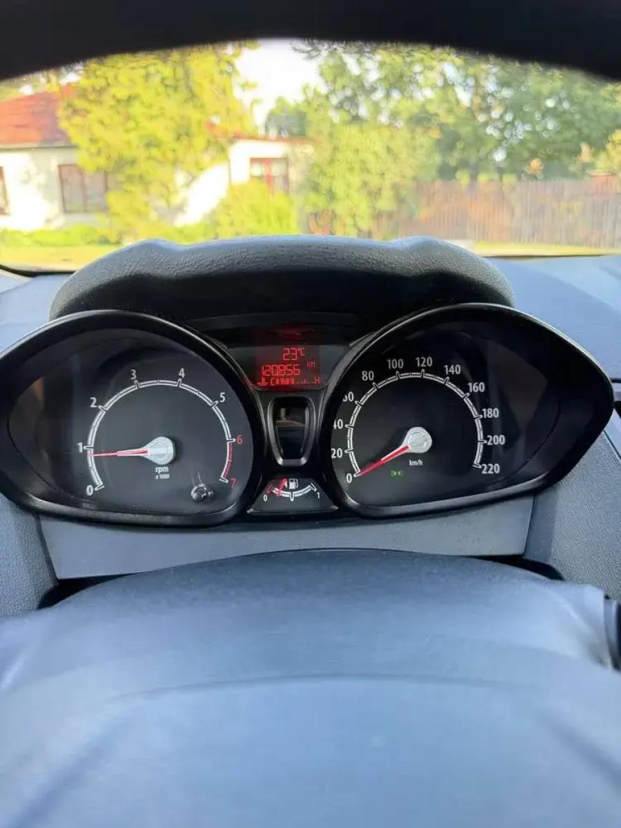 Pelēks Ford Fiesta 2012 Ventspils, ar dzinēja tilpumu 1.20 L un nobraukumu 121 tūkst. km par 2100 €, foto 19 vietnē AUTOMOTO.COM.LV