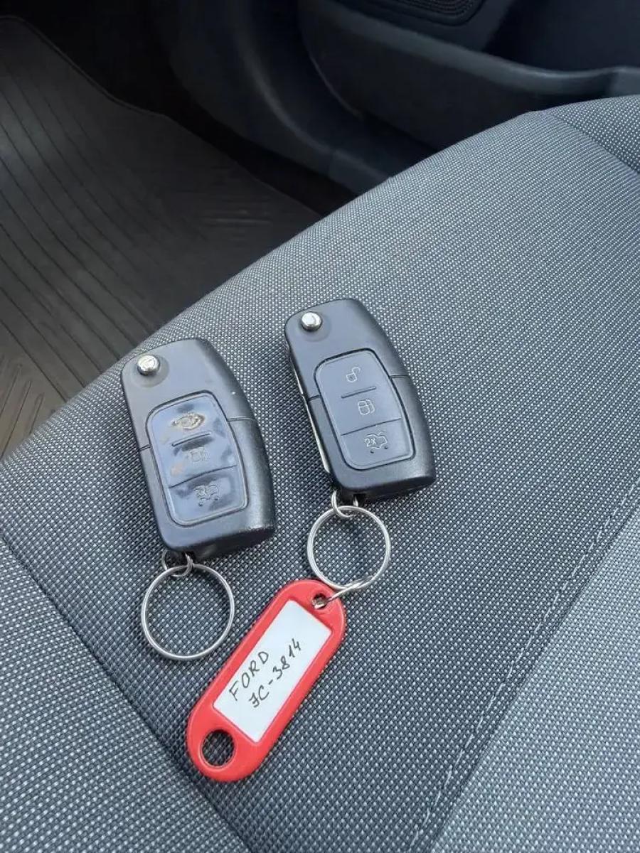 Pelēks Ford Fiesta 2012 Ventspils, ar dzinēja tilpumu 1.20 L un nobraukumu 121 tūkst. km par 2100 €, foto 20 vietnē AUTOMOTO.COM.LV