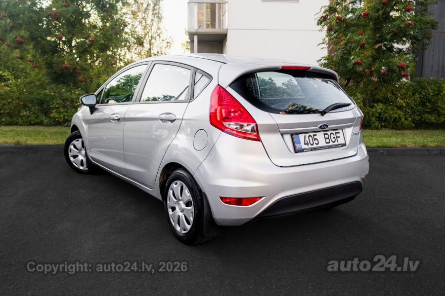 Pelēks Ford Fiesta 2012 Tallina, ar dzinēja tilpumu 1.20 L un nobraukumu 71 tūkst. km par 3999 €, foto 3 vietnē AUTOMOTO.COM.LV