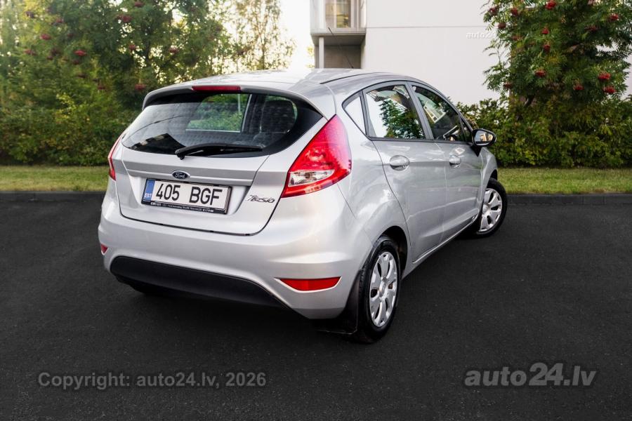 Pelēks Ford Fiesta 2012 Tallina, ar dzinēja tilpumu 1.20 L un nobraukumu 71 tūkst. km par 3999 €, foto 5 vietnē AUTOMOTO.COM.LV