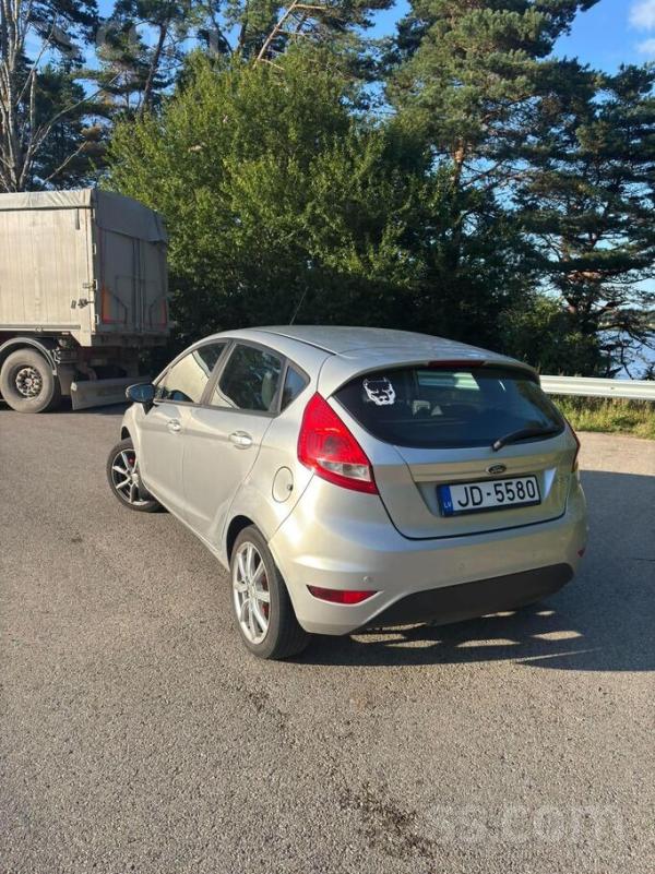 Pelēks Ford Fiesta 2012 Saldus, ar dzinēja tilpumu 1.40 L un nobraukumu 0 tūkst. km par 2500 €, foto 1 vietnē AUTOMOTO.COM.LV