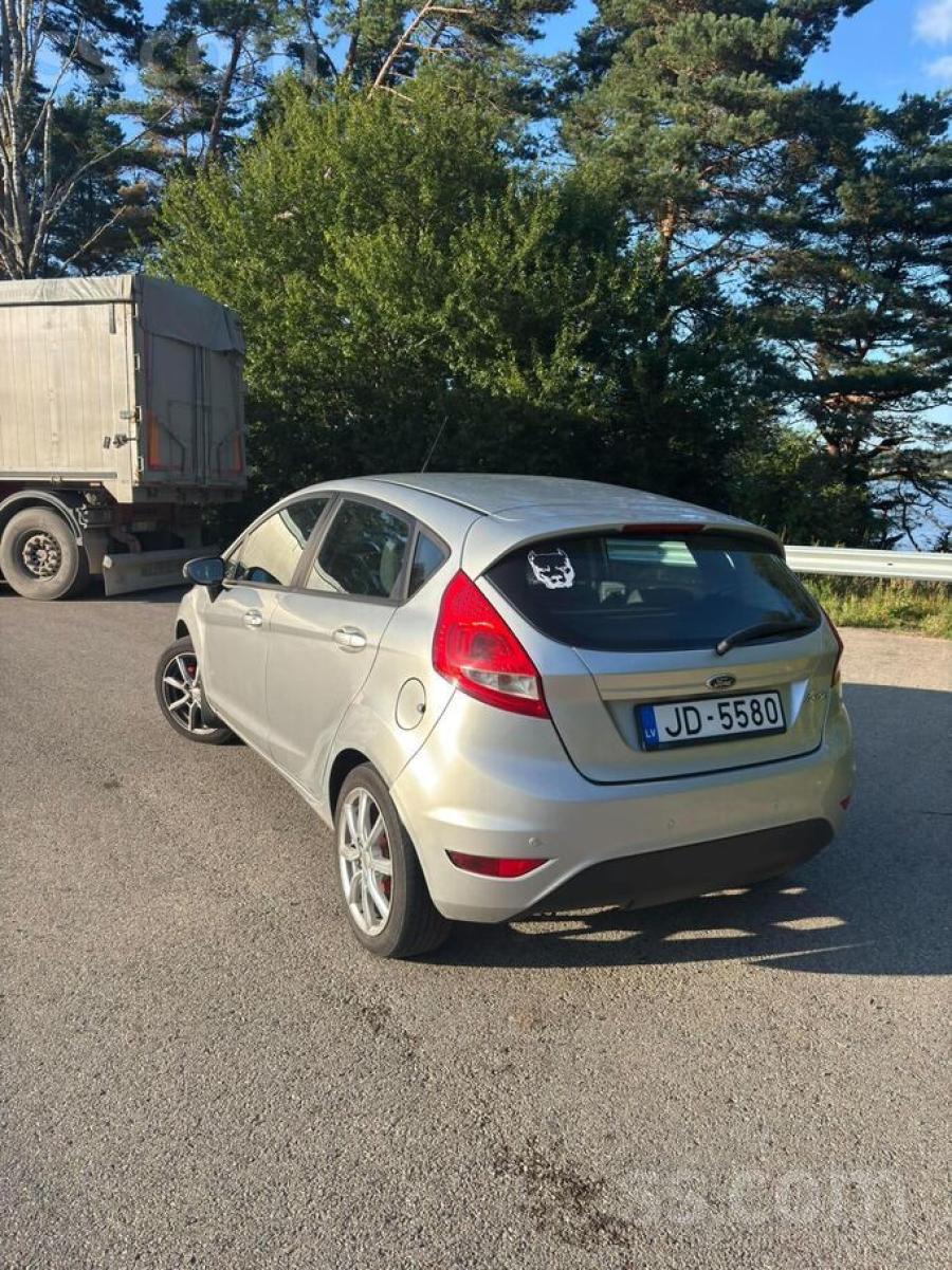 Pelēks Ford Fiesta 2012 Saldus, ar dzinēja tilpumu 1.40 L un nobraukumu 0 tūkst. km par 2500 €, foto 1 vietnē AUTOMOTO.COM.LV