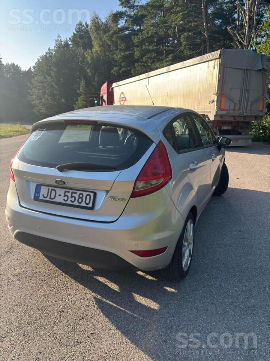 Pelēks Ford Fiesta 2012 Saldus, ar dzinēja tilpumu 1.40 L un nobraukumu 0 tūkst. km par 2500 €, foto 3 vietnē AUTOMOTO.COM.LV