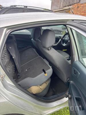 Pelēks Ford Fiesta 2012 Saldus, ar dzinēja tilpumu 1.40 L un nobraukumu 0 tūkst. km par 2500 €, foto 7 vietnē AUTOMOTO.COM.LV