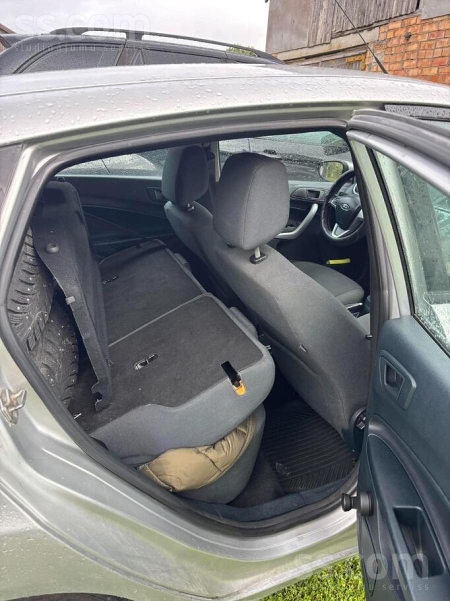 Pelēks Ford Fiesta 2012 Saldus, ar dzinēja tilpumu 1.40 L un nobraukumu 0 tūkst. km par 2500 €, foto 7 vietnē AUTOMOTO.COM.LV