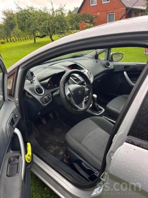 Pelēks Ford Fiesta 2012 Saldus, ar dzinēja tilpumu 1.40 L un nobraukumu 0 tūkst. km par 2500 €, foto 8 vietnē AUTOMOTO.COM.LV