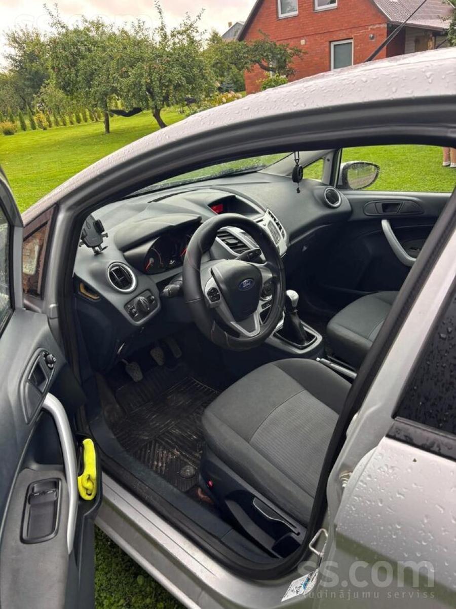 Pelēks Ford Fiesta 2012 Saldus, ar dzinēja tilpumu 1.40 L un nobraukumu 0 tūkst. km par 2500 €, foto 8 vietnē AUTOMOTO.COM.LV