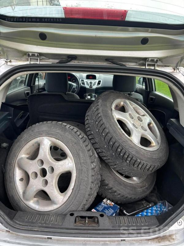 Pelēks Ford Fiesta 2012 Saldus, ar dzinēja tilpumu 1.40 L un nobraukumu 0 tūkst. km par 2500 €, foto 10 vietnē AUTOMOTO.COM.LV