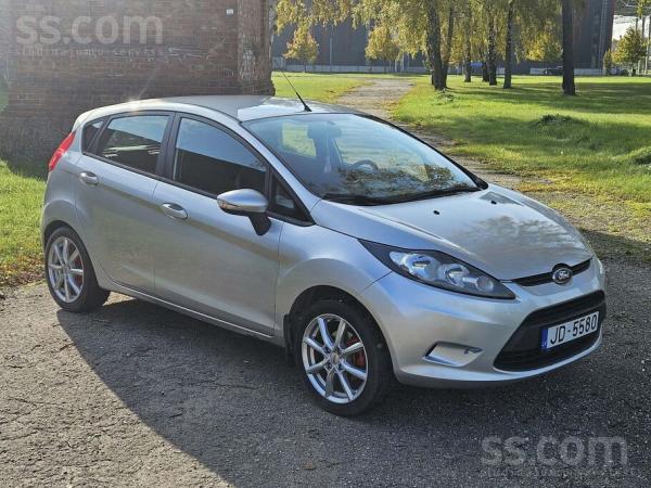 Pelēks Ford Fiesta 2012 Liepāja, ar dzinēja tilpumu 1.40 L un nobraukumu 254 tūkst. km par 2250 €, foto 1 vietnē AUTOMOTO.COM.LV