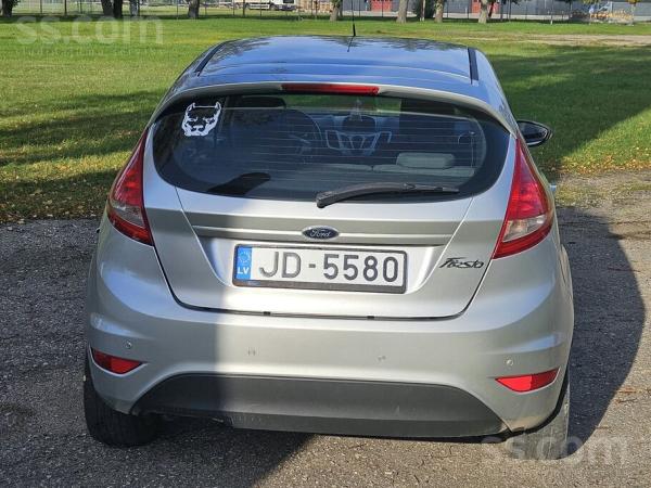 Pelēks Ford Fiesta 2012 Liepāja, ar dzinēja tilpumu 1.40 L un nobraukumu 254 tūkst. km par 2250 €, foto 3 vietnē AUTOMOTO.COM.LV
