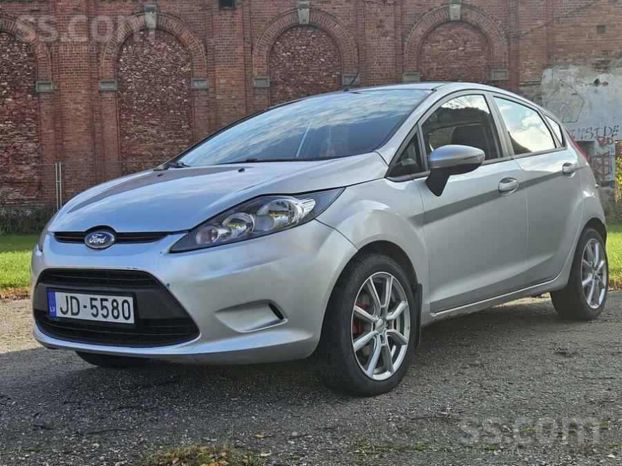 Pelēks Ford Fiesta 2012 Liepāja, ar dzinēja tilpumu 1.40 L un nobraukumu 254 tūkst. km par 2250 €, foto 4 vietnē AUTOMOTO.COM.LV