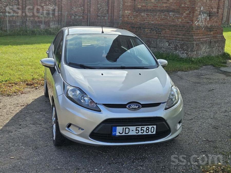 Pelēks Ford Fiesta 2012 Liepāja, ar dzinēja tilpumu 1.40 L un nobraukumu 254 tūkst. km par 2250 €, foto 5 vietnē AUTOMOTO.COM.LV