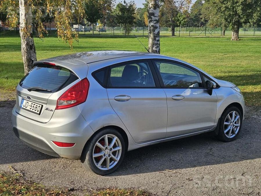 Pelēks Ford Fiesta 2012 Liepāja, ar dzinēja tilpumu 1.40 L un nobraukumu 254 tūkst. km par 2250 €, foto 8 vietnē AUTOMOTO.COM.LV