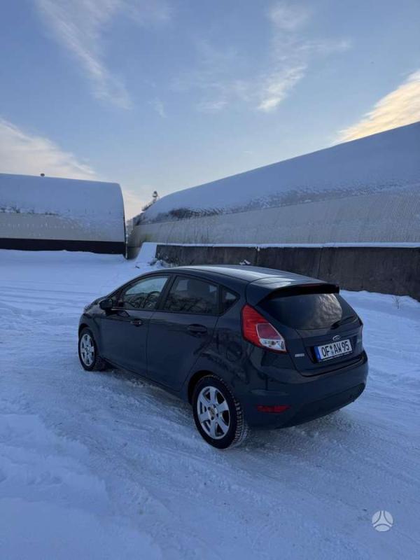 Pelēks Ford Fiesta 2013 Panevēža, ar dzinēja tilpumu 1.56 L un nobraukumu 238 tūkst. km par 5100 €, foto 4 vietnē AUTOMOTO.COM.LV