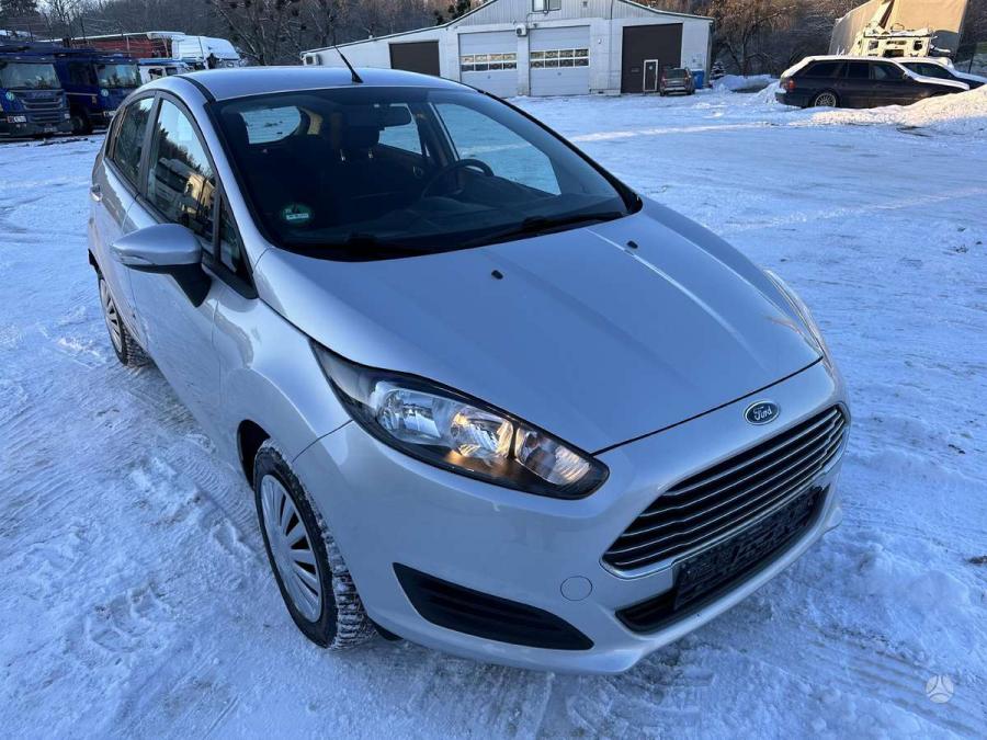 Pelēks Ford Fiesta 2013 Prienai, ar dzinēja tilpumu 1.24 L un nobraukumu 177 tūkst. km par 3900 €, foto 3 vietnē AUTOMOTO.COM.LV