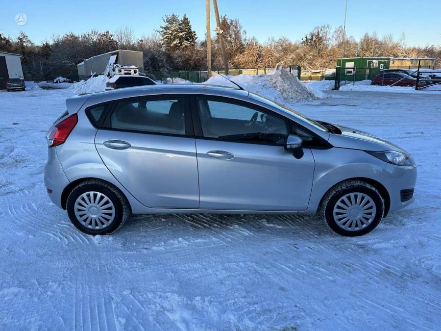 Pelēks Ford Fiesta 2013 Prienai, ar dzinēja tilpumu 1.24 L un nobraukumu 177 tūkst. km par 3900 €, foto 4 vietnē AUTOMOTO.COM.LV