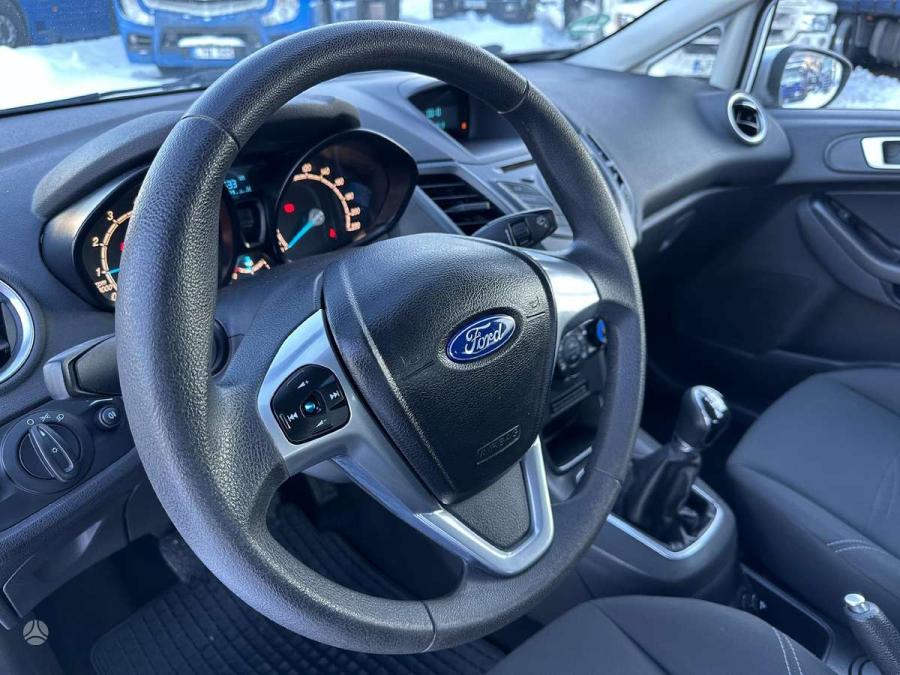 Pelēks Ford Fiesta 2013 Prienai, ar dzinēja tilpumu 1.24 L un nobraukumu 177 tūkst. km par 3900 €, foto 10 vietnē AUTOMOTO.COM.LV