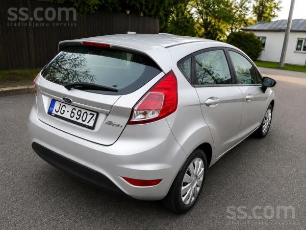Pelēks Ford Fiesta 2013 Rīga, ar dzinēja tilpumu 1.30 L un nobraukumu 383 tūkst. km par 1600 €, foto 3 vietnē AUTOMOTO.COM.LV
