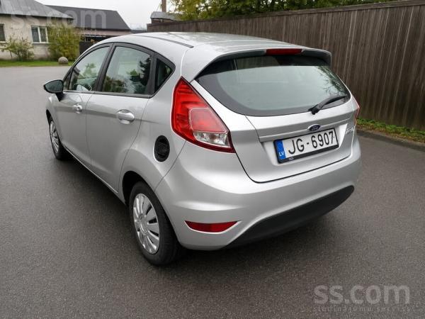 Pelēks Ford Fiesta 2013 Rīga, ar dzinēja tilpumu 1.30 L un nobraukumu 383 tūkst. km par 1600 €, foto 4 vietnē AUTOMOTO.COM.LV