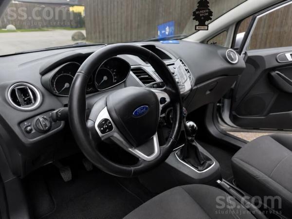 Pelēks Ford Fiesta 2013 Rīga, ar dzinēja tilpumu 1.30 L un nobraukumu 383 tūkst. km par 1600 €, foto 5 vietnē AUTOMOTO.COM.LV