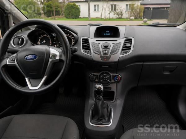 Pelēks Ford Fiesta 2013 Rīga, ar dzinēja tilpumu 1.30 L un nobraukumu 383 tūkst. km par 1600 €, foto 6 vietnē AUTOMOTO.COM.LV