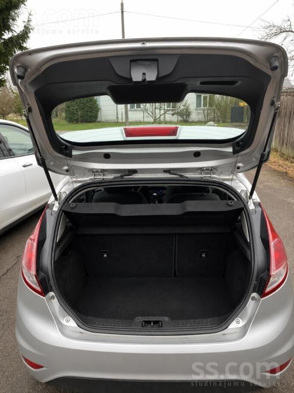 Pelēks Ford Fiesta 2013 Rīga, ar dzinēja tilpumu 1.30 L un nobraukumu 383 tūkst. km par 1600 €, foto 9 vietnē AUTOMOTO.COM.LV