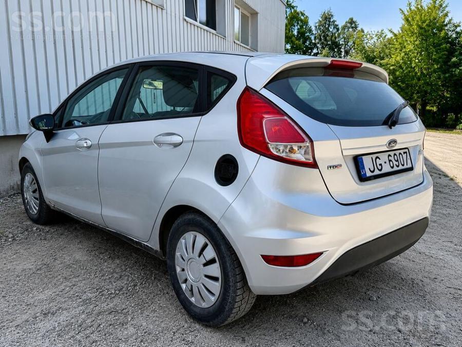 Pelēks Ford Fiesta 2013 Rīga, ar dzinēja tilpumu 1.30 L un nobraukumu 383 tūkst. km par 1590 €, foto 4 vietnē AUTOMOTO.COM.LV