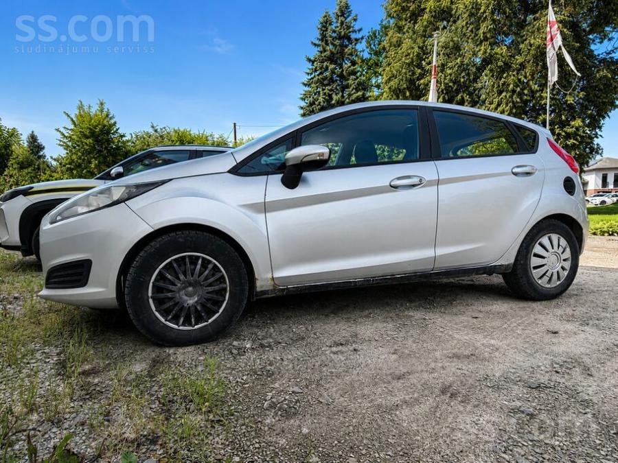 Pelēks Ford Fiesta 2013 Rīga, ar dzinēja tilpumu 1.30 L un nobraukumu 383 tūkst. km par 1590 €, foto 5 vietnē AUTOMOTO.COM.LV