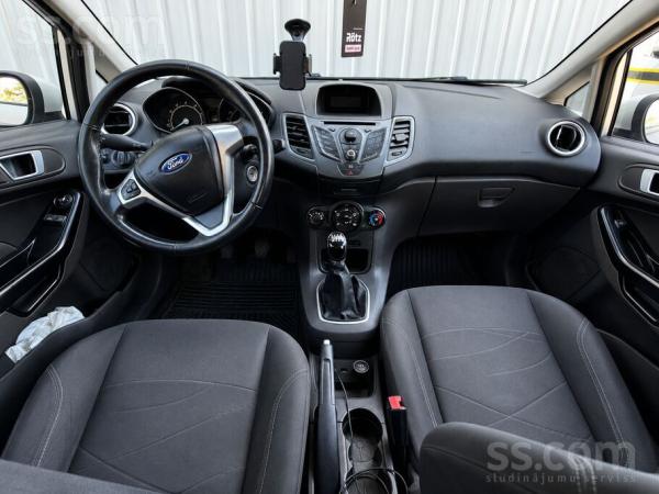 Grey Ford Fiesta 2013 in Riga, with an engine capacity of 1.30 L and mileage of 383 thousand km for 1590 €, photo 6 on AUTOMOTO.COM.LV