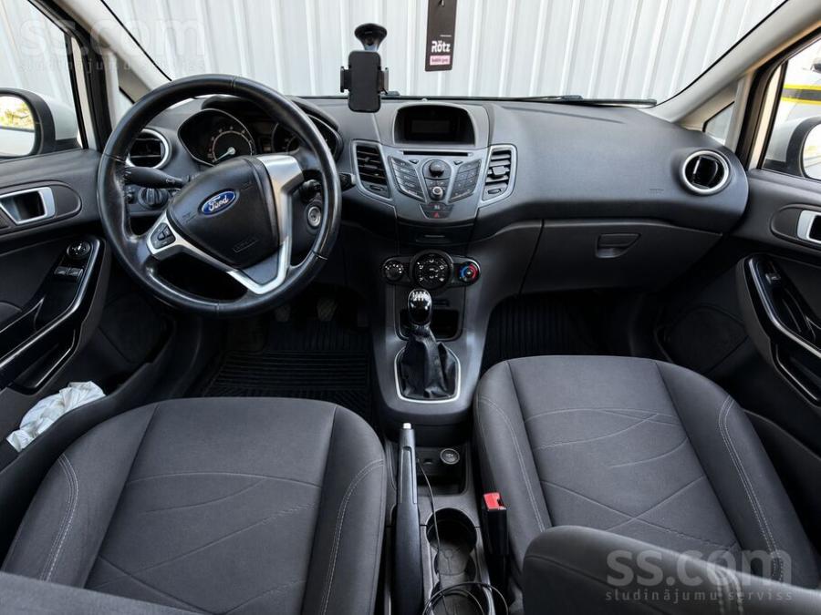Pelēks Ford Fiesta 2013 Rīga, ar dzinēja tilpumu 1.30 L un nobraukumu 383 tūkst. km par 1590 €, foto 7 vietnē AUTOMOTO.COM.LV