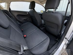 Pelēks Ford Fiesta 2013 Rīga, ar dzinēja tilpumu 1.30 L un nobraukumu 383 tūkst. km par 1590 €, foto 9 vietnē AUTOMOTO.COM.LV