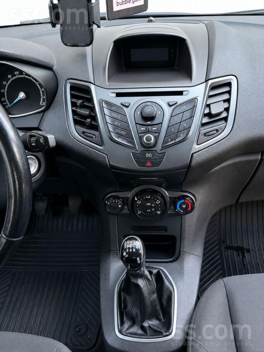 Pelēks Ford Fiesta 2013 Rīga, ar dzinēja tilpumu 1.30 L un nobraukumu 383 tūkst. km par 1590 €, foto 11 vietnē AUTOMOTO.COM.LV