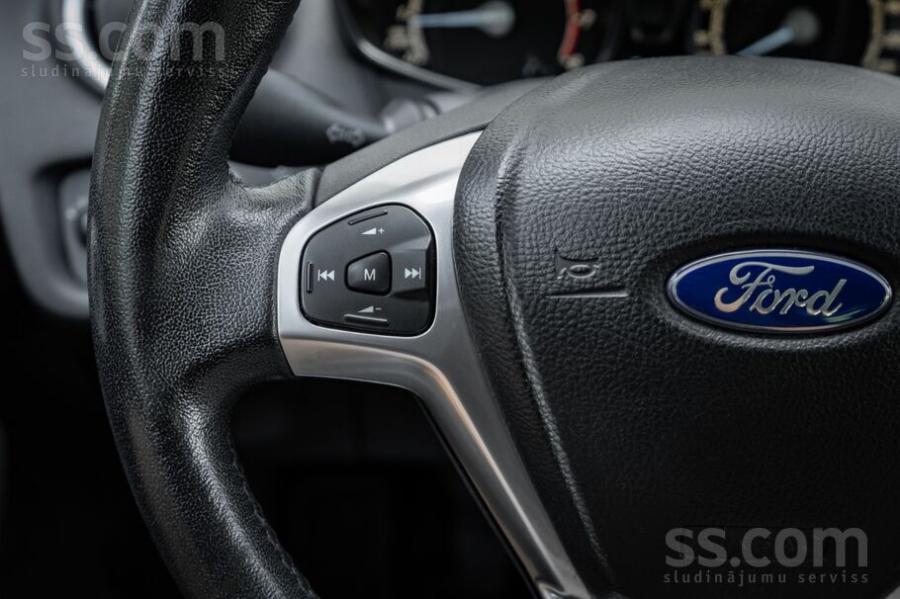 Pelēks Ford Fiesta 2014 Rīga, ar dzinēja tilpumu 1.00 L un nobraukumu 149 tūkst. km par 3950 €, foto 16 vietnē AUTOMOTO.COM.LV