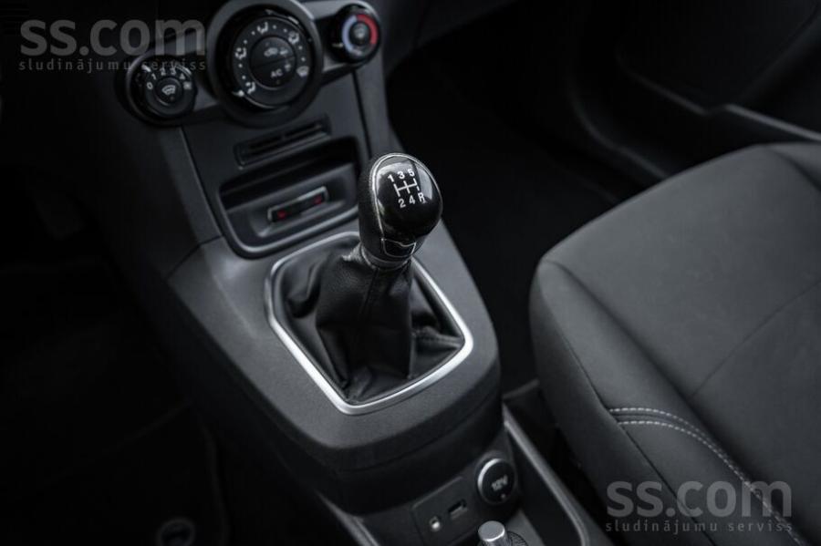 Pelēks Ford Fiesta 2014 Rīga, ar dzinēja tilpumu 1.00 L un nobraukumu 149 tūkst. km par 3950 €, foto 19 vietnē AUTOMOTO.COM.LV