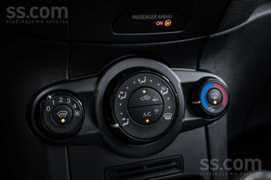 Pelēks Ford Fiesta 2014 Rīga, ar dzinēja tilpumu 1.00 L un nobraukumu 149 tūkst. km par 3950 €, foto 21 vietnē AUTOMOTO.COM.LV