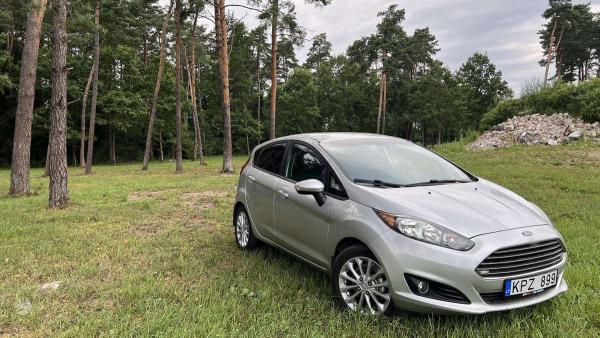 Grey Ford Fiesta 2014 in Kaunas, with an engine capacity of 1.60 L and mileage of 156 thousand km for 4955 €, photo 1 on AUTOMOTO.COM.LV