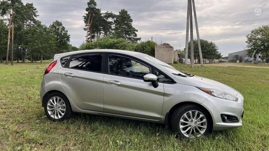 Grey Ford Fiesta 2014 in Kaunas, with an engine capacity of 1.60 L and mileage of 156 thousand km for 4955 €, photo 4 on AUTOMOTO.COM.LV