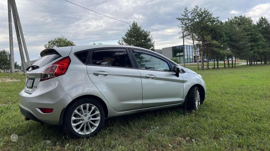 Grey Ford Fiesta 2014 in Kaunas, with an engine capacity of 1.60 L and mileage of 156 thousand km for 4955 €, photo 5 on AUTOMOTO.COM.LV