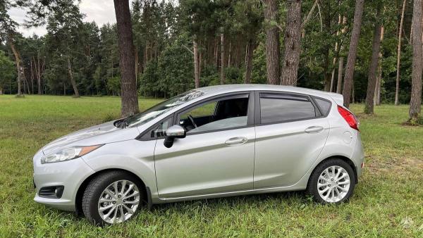 Grey Ford Fiesta 2014 in Kaunas, with an engine capacity of 1.60 L and mileage of 156 thousand km for 4955 €, photo 8 on AUTOMOTO.COM.LV