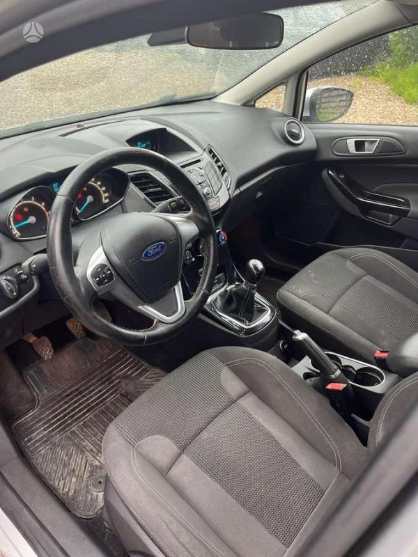 Grey Ford Fiesta 2015 in Vilnius, with an engine capacity of 1.00 L and mileage of 164 thousand km for 2100 €, photo 2 on AUTOMOTO.COM.LV