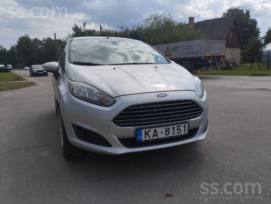 Pelēks Ford Fiesta 2015 Ogre, ar dzinēja tilpumu 1.50 L un nobraukumu 0 tūkst. km par 2550 €, foto 1 vietnē AUTOMOTO.COM.LV
