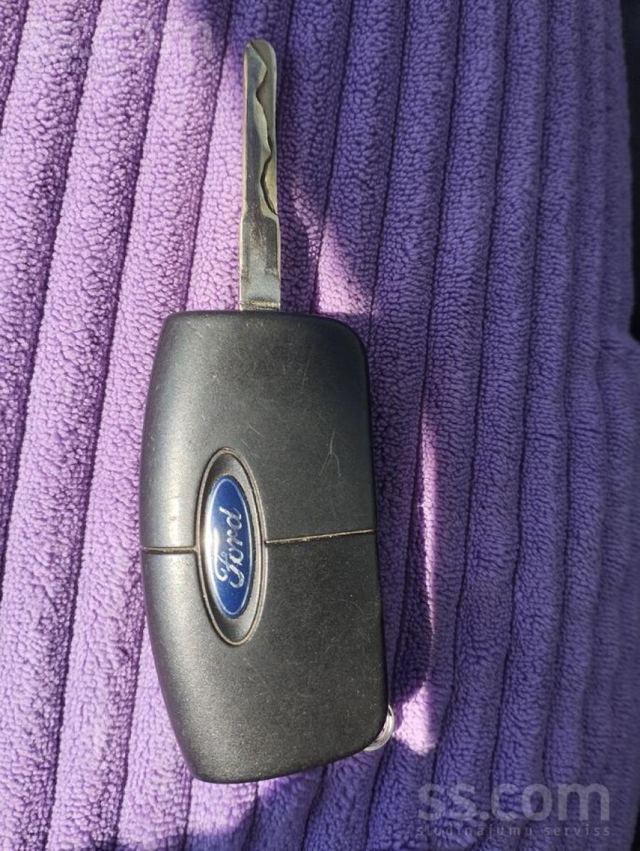 Pelēks Ford Fiesta 2015 Ogre, ar dzinēja tilpumu 1.50 L un nobraukumu 0 tūkst. km par 2550 €, foto 3 vietnē AUTOMOTO.COM.LV